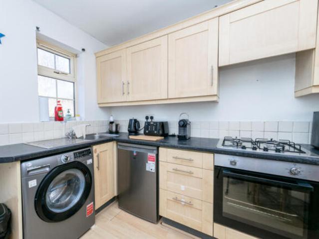 2 bedroom flat for sale in Brander Close, Balby, DN4