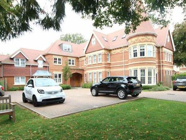 2 Bedroom Flat For Sale In Branksome Park, Poole