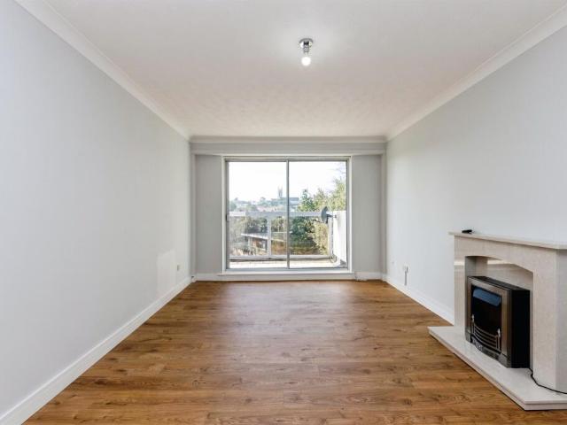 2 bedroom flat for sale in Branksome Wood Road, Bournemouth, BH2
