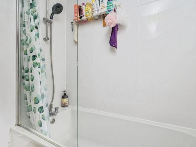 2 bedroom flat for sale in Brentford Avenue, Plymouth, PL5
