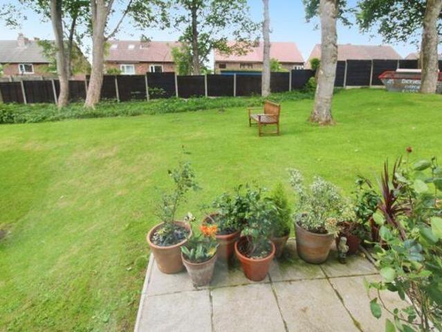 2 bedroom flat for sale in Brentwood Court, Lowther Road, Manchester, M25