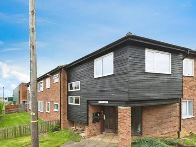 2 Bedroom Flat For Sale In Brentwood, Essex
