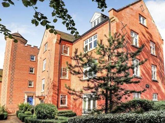 2 Bedroom Flat For Sale In Brentwood, Essex