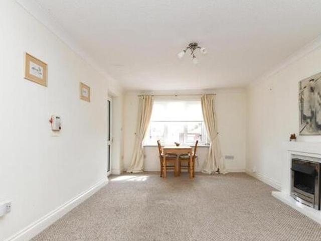 2 Bedroom Flat For Sale In Brentwood, Essex