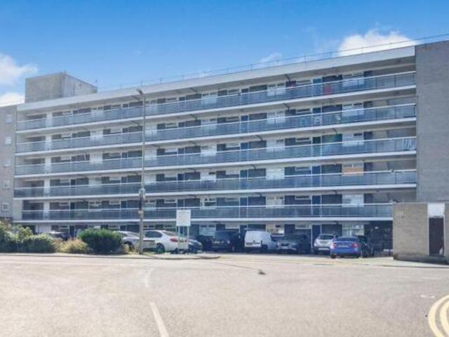 2 Bedroom Flat For Sale In Brentwood, Essex