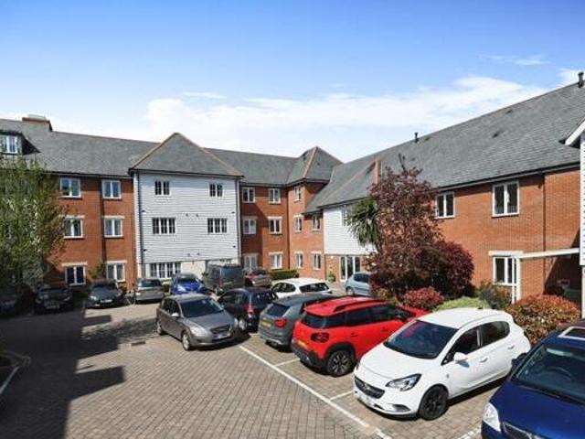 2 Bedroom Flat For Sale In Brentwood, Essex