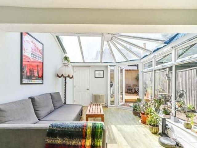 2 Bedroom Flat For Sale In Brixton Hill, London