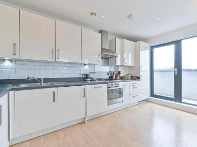 2 bedroom flat for sale in Brixton Road, Oval, London, SW9