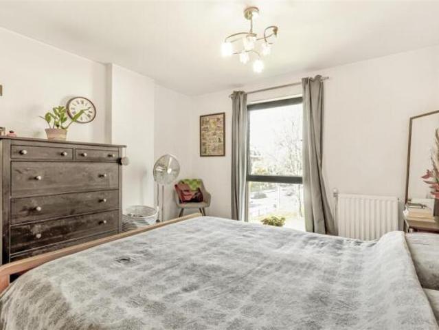 2 bedroom flat for sale in Brixton Road, SW9