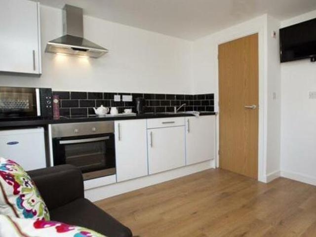2 Bedroom Flat For Sale In Bridge Road, Leeds