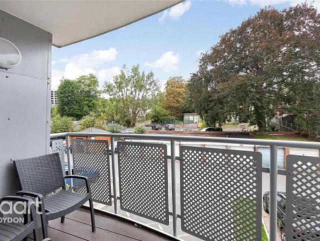 2 bedroom flat for sale in Brighton Road, Purley, CR8
