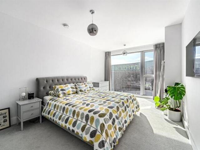 2 bedroom flat for sale in Brighton Road, Worthing, West Sussex, BN11
