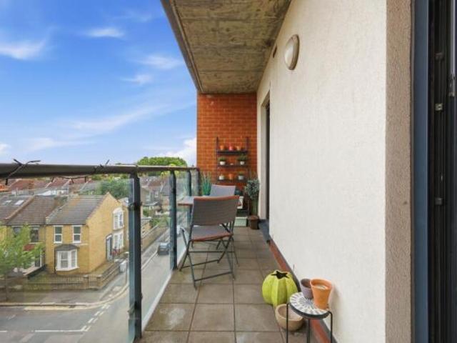 2 bedroom flat for sale in Brisbane Road, Kitchen Court, Leyton, E10