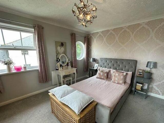 2 Bedroom Flat For Sale In Bristol, Gloucestershire