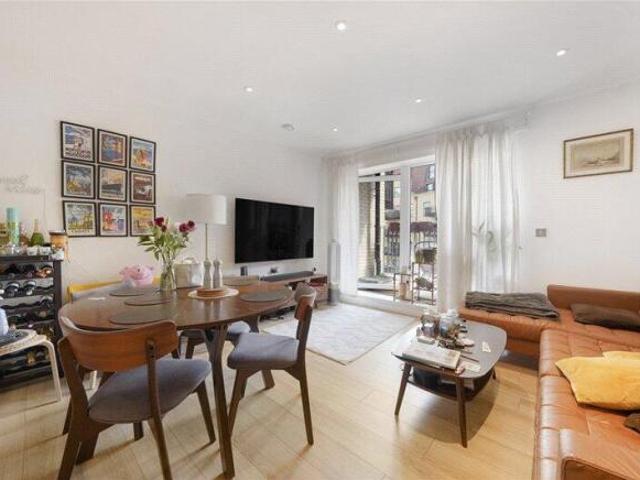 2 bedroom flat for sale in Brumwell Avenue, London, SE18
