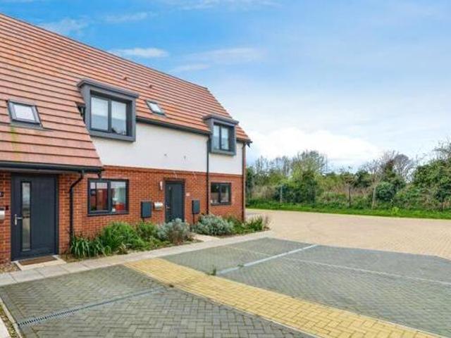 2 Bedroom Flat For Sale In Brundall, Norwich