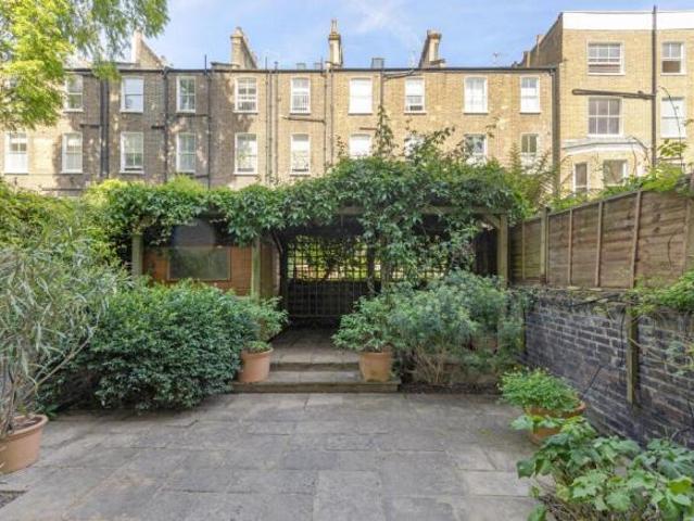 2 bedroom flat for sale in Brunswick Gardens, London, W8