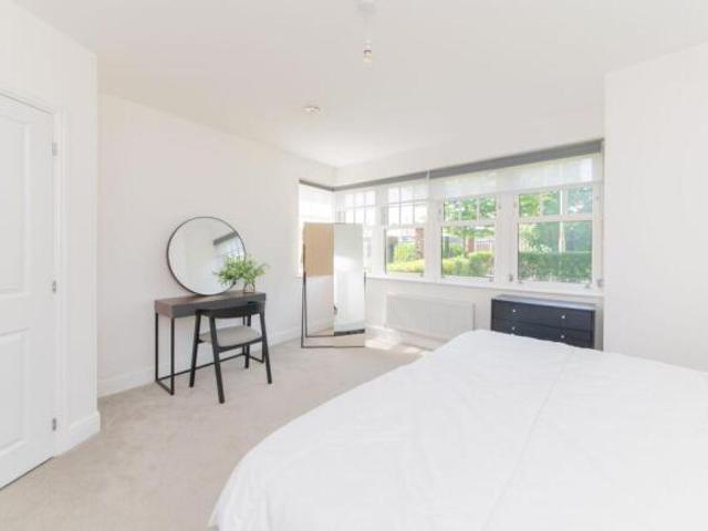 2 bedroom flat for sale in Bunns Lane, Randolph Court, NW7