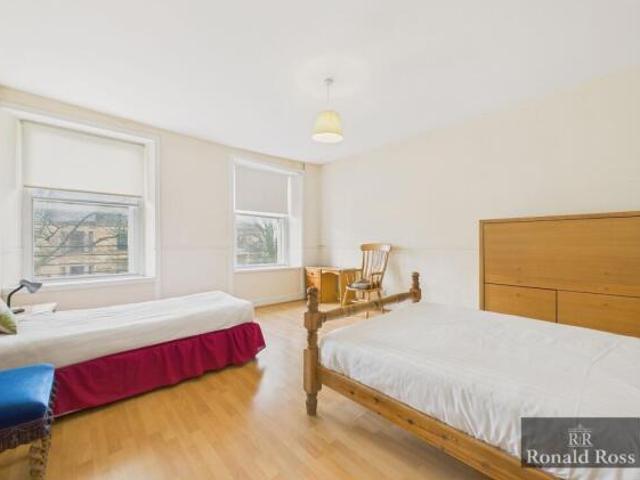 2 bedroom flat for sale in Buckingham Terrace, Glasgow, G12
