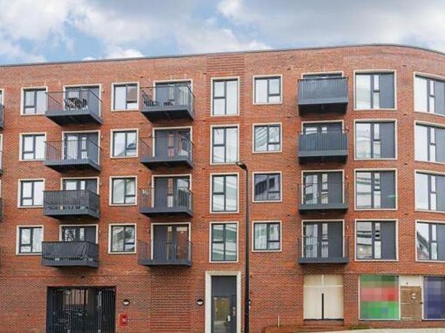 2 Bedroom Flat For Sale In Buckinghamshire