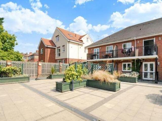 2 Bedroom Flat For Sale In Buckinghamshire
