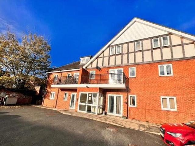 2 Bedroom Flat For Sale In Burton on trent, Staffordshire
