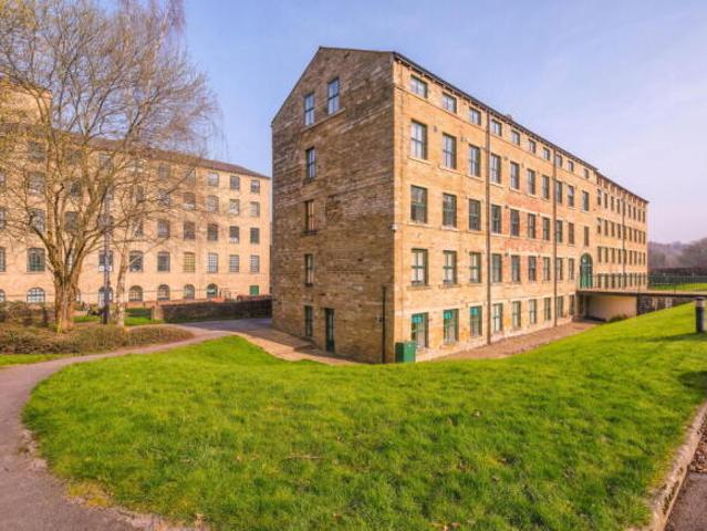 2 bedroom flat for sale in Burdett Court, Milnsbridge HD3