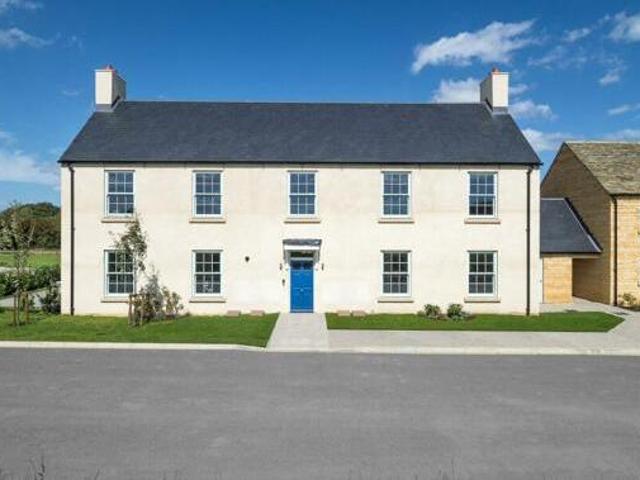 2 Bedroom Flat For Sale In Burford, Gloucestershire