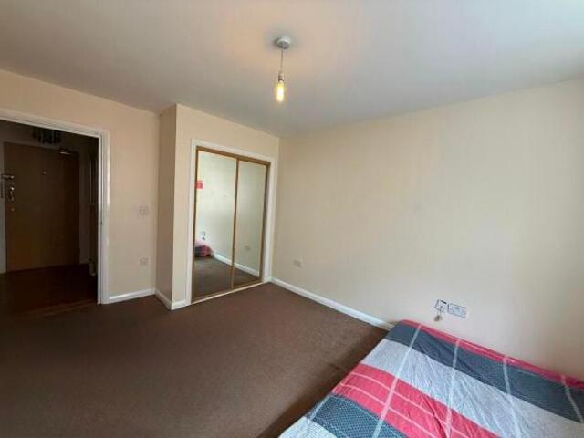 2 bedroom flat for sale in Burlington Road, Slough, Berkshire, SL1