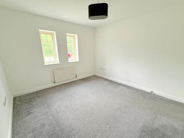 2 bedroom flat for sale in Butts Green, Kingswood, WA5 7XT, WA5