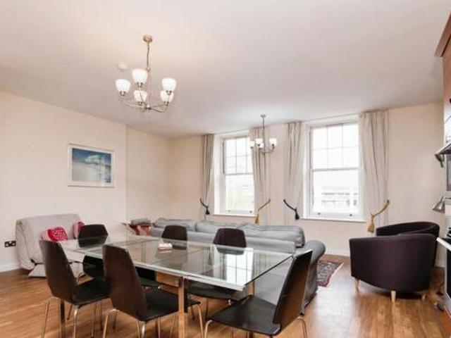 2 Bedroom Flat For Sale In Bute Crescent, Cardiff Bay