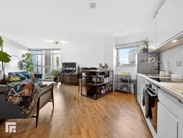2 bedroom flat for sale in Bute Terrace, Altolusso Bute Terrace, CF10