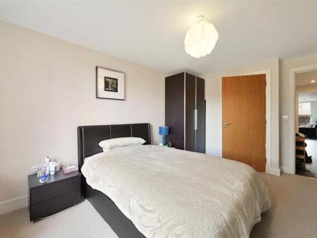 2 bedroom flat for sale in Camberwell New Road, Camberwell, SE5