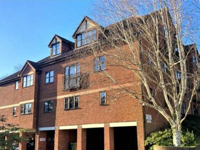 2 Bedroom Flat For Sale In Cambridge Road, Aldershot