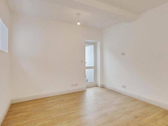 2 bedroom flat for sale in Cambridge Road, Southend on sea, SS1