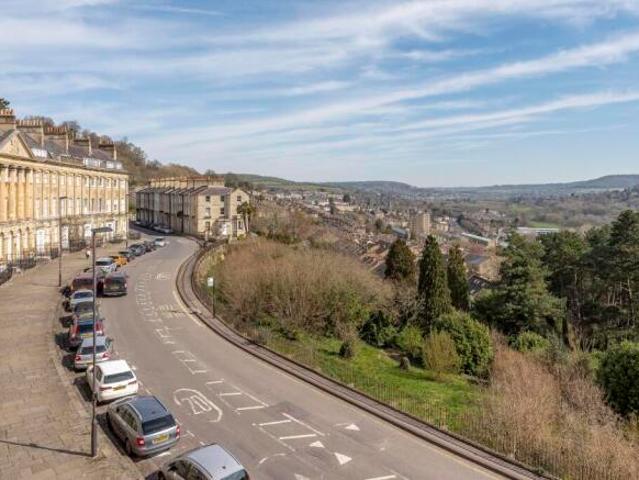 2 bedroom flat for sale in Camden Crescent, Bath, BA1