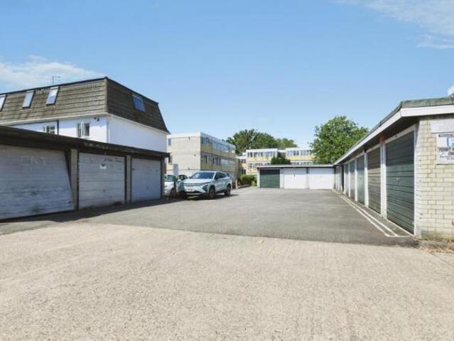 2 bedroom flat for sale in Cameron Close, Warley, Brentwood, Essex, CM14