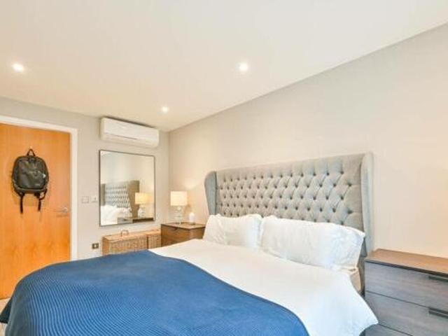 2 Bedroom Flat For Sale In Canary Wharf, London