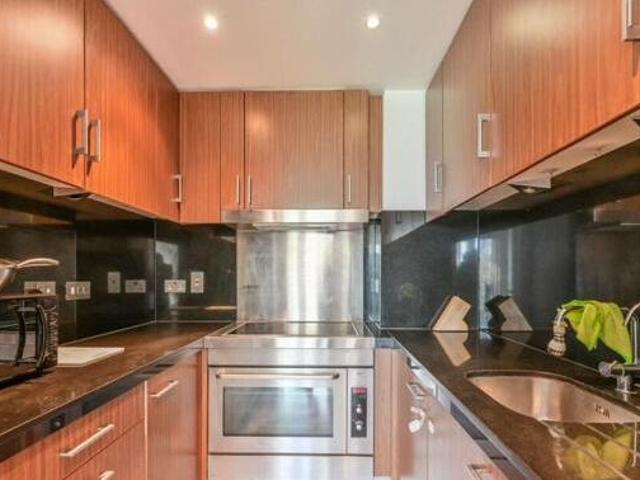 2 Bedroom Flat For Sale In Canary Wharf, London