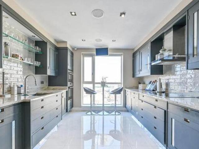 2 Bedroom Flat For Sale In Canary Wharf, London