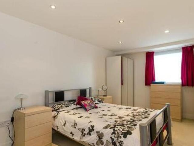 2 Bedroom Flat For Sale In Canary Wharf, London
