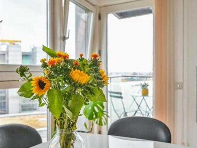2 Bedroom Flat For Sale In Canary Wharf, London