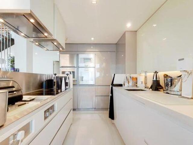 2 Bedroom Flat For Sale In Canary Wharf, London