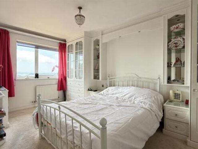 2 bedroom flat for sale in Canford Cliffs Road, Canford Cliffs, BH13