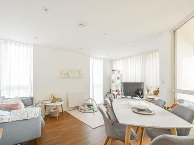 2 Bedroom Flat For Sale In Canning Town, London