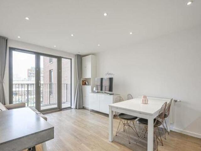 2 Bedroom Flat For Sale In Canning Town, London