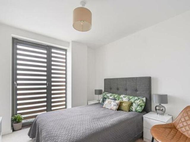 2 Bedroom Flat For Sale In Canning Town, London