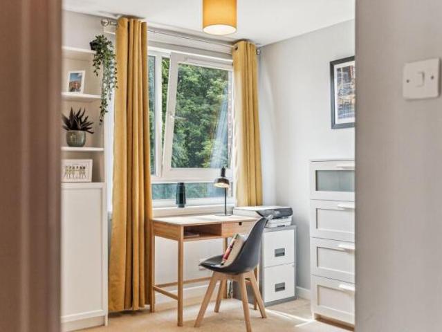 2 bedroom flat for sale in Canniesburn Quadrant, Bearsden, G61