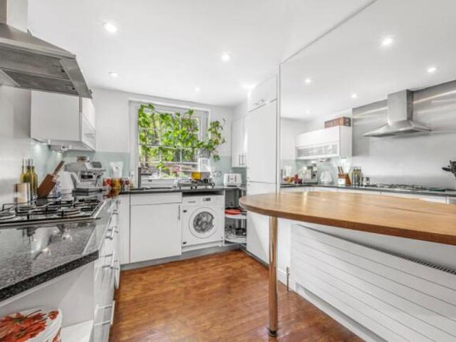 2 bedroom flat for sale in Canonbury Square, Canonbury, N1
