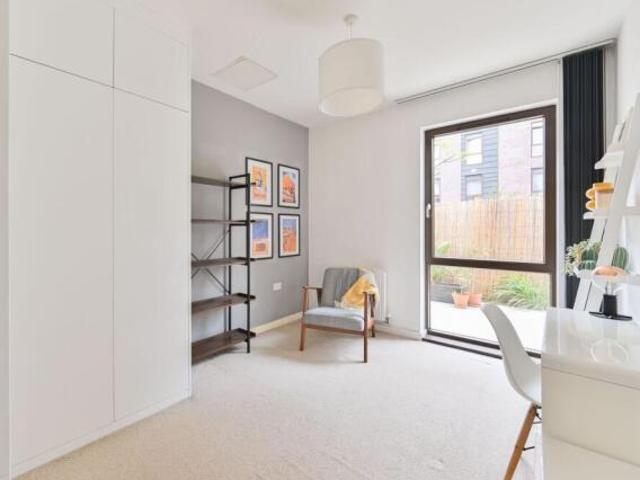 2 bedroom flat for sale in Cabanel Place, Kennington, London, SE11